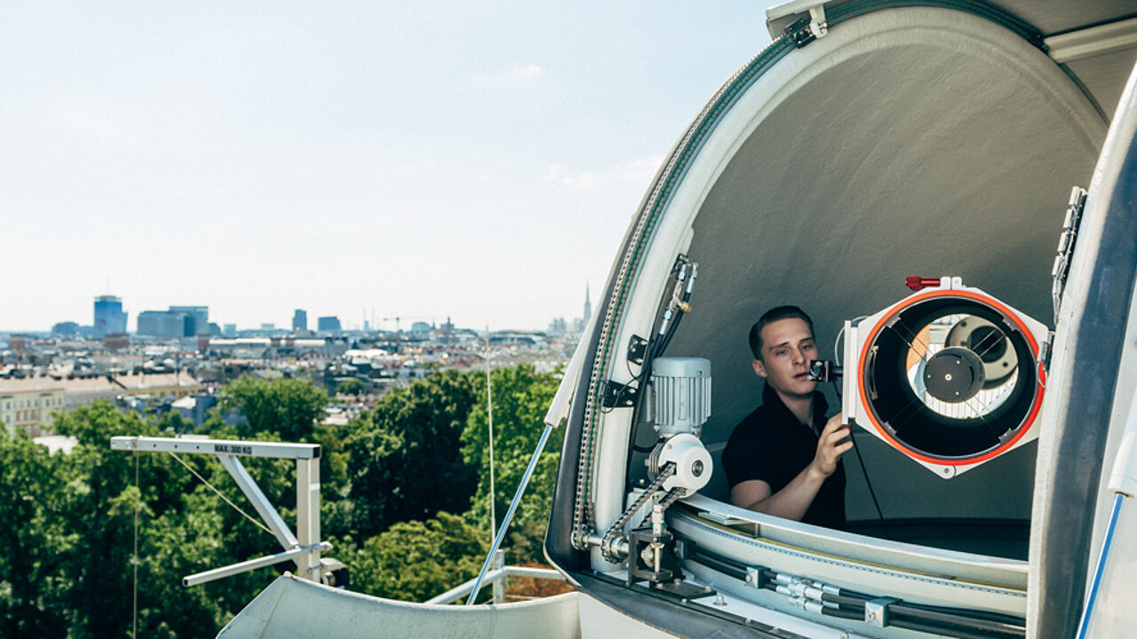 Quantum reference frames and spacetime